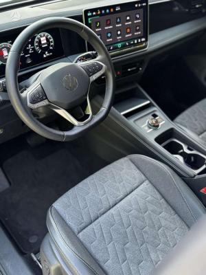 White Volkswagen Tiguan 2024 in Kaunas, with an engine capacity of 1.50 L and mileage of 74 thousand km for 27300 €, photo 35 on AUTOMOTO.COM.LV