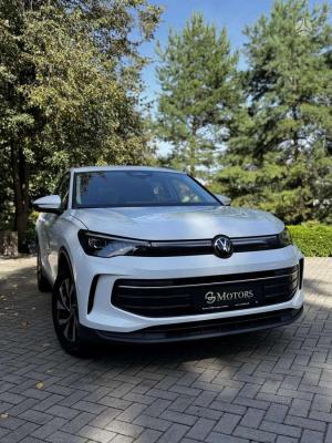 White Volkswagen Tiguan 2024 in Kaunas, with an engine capacity of 1.50 L and mileage of 74 thousand km for 27300 €, photo 36 on AUTOMOTO.COM.LV