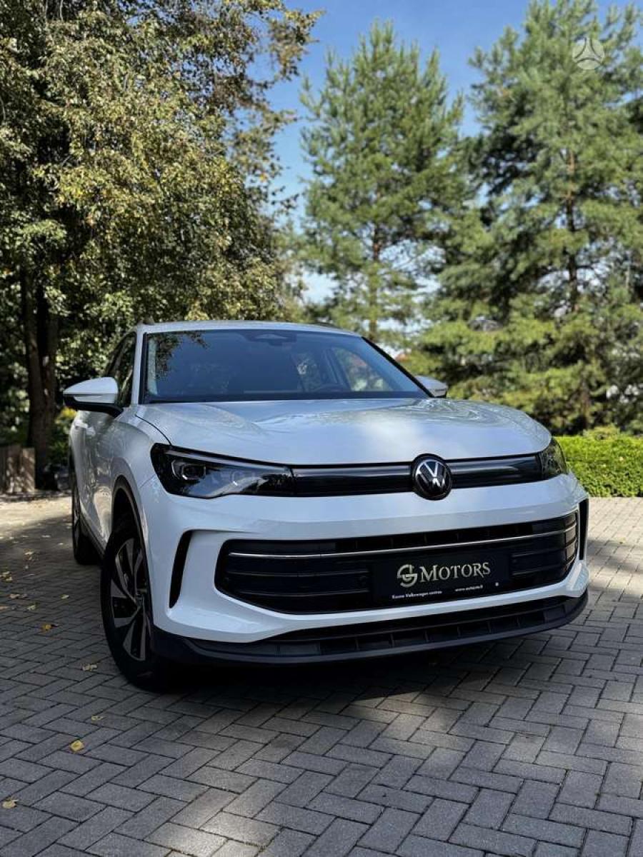 White Volkswagen Tiguan 2024 in Kaunas, with an engine capacity of 1.50 L and mileage of 74 thousand km for 27300 €, photo 36 on AUTOMOTO.COM.LV