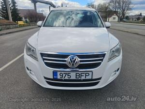 White Volkswagen Tiguan 2009 in Paide, with an engine capacity of 2.00 L and mileage of 293 thousand km for 5990 €, photo 3 on AUTOMOTO.COM.LV