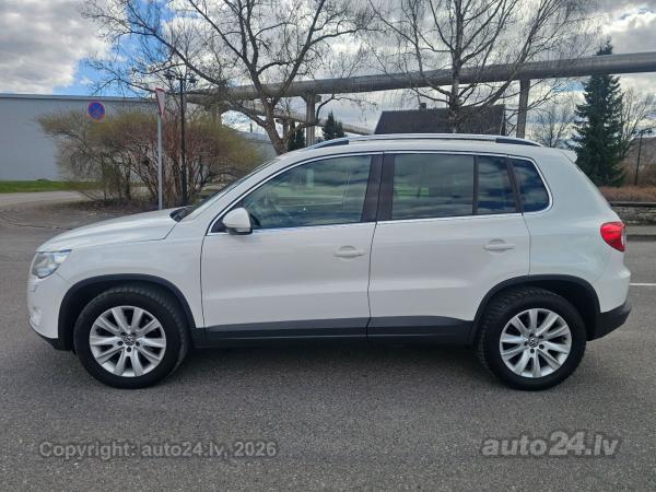 White Volkswagen Tiguan 2009 in Paide, with an engine capacity of 2.00 L and mileage of 293 thousand km for 5990 €, photo 3 on AUTOMOTO.COM.LV