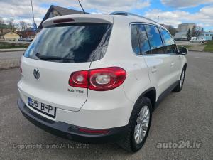 White Volkswagen Tiguan 2009 in Paide, with an engine capacity of 2.00 L and mileage of 293 thousand km for 5990 €, photo 5 on AUTOMOTO.COM.LV