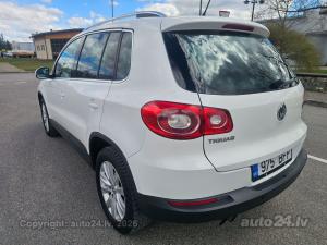 White Volkswagen Tiguan 2009 in Paide, with an engine capacity of 2.00 L and mileage of 293 thousand km for 5990 €, photo 7 on AUTOMOTO.COM.LV
