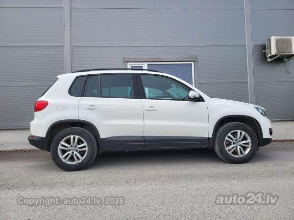 White Volkswagen Tiguan 2013 in Tallinn, with an engine capacity of 1.40 L and mileage of 230 thousand km for 7490 €, photo 6 on AUTOMOTO.COM.LV