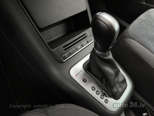 White Volkswagen Tiguan 2014 in Tartu, with an engine capacity of 2.00 L and mileage of 216 thousand km for 8900 €, photo 8 on AUTOMOTO.COM.LV
