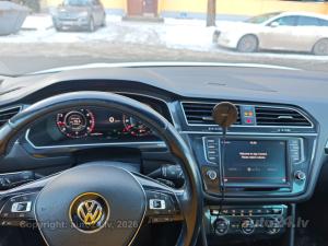 White Volkswagen Tiguan 2016 in Tartu, with an engine capacity of 2.00 L and mileage of 144 thousand km for 18000 €, photo 13 on AUTOMOTO.COM.LV