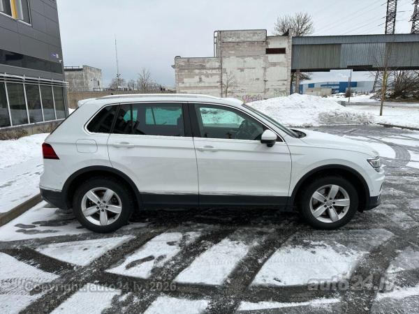 White Volkswagen Tiguan 2017 in Tallinn, with an engine capacity of 2.00 L and mileage of 159 thousand km for 18500 €, photo 5 on AUTOMOTO.COM.LV