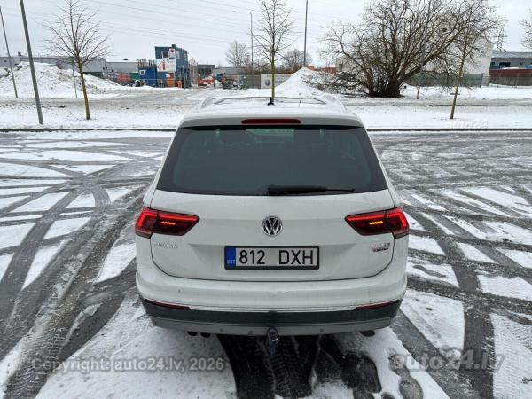 White Volkswagen Tiguan 2017 in Tallinn, with an engine capacity of 2.00 L and mileage of 159 thousand km for 18500 €, photo 7 on AUTOMOTO.COM.LV