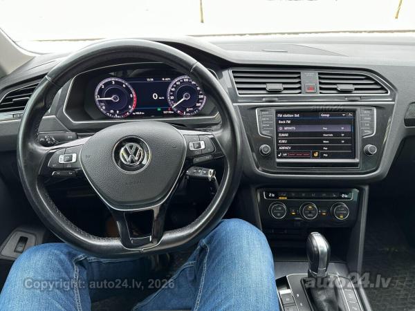 White Volkswagen Tiguan 2017 in Tallinn, with an engine capacity of 2.00 L and mileage of 159 thousand km for 18500 €, photo 9 on AUTOMOTO.COM.LV