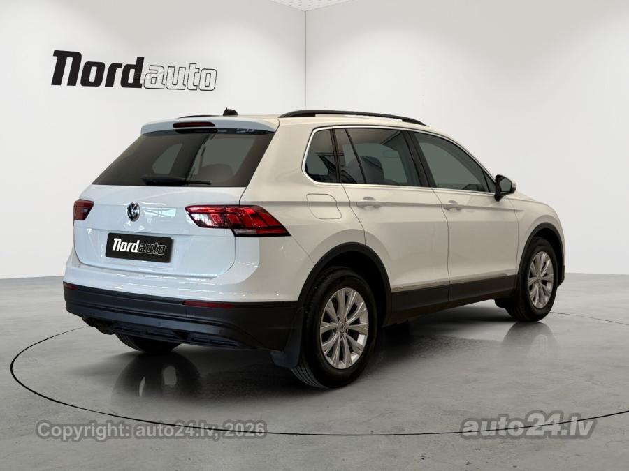 White Volkswagen Tiguan 2018 in Tallinn, with an engine capacity of 2.00 L and mileage of 98 thousand km for 18900 €, photo 3 on AUTOMOTO.COM.LV
