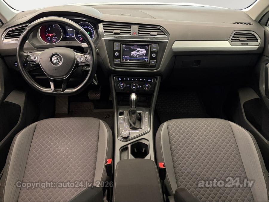 White Volkswagen Tiguan 2018 in Tallinn, with an engine capacity of 2.00 L and mileage of 98 thousand km for 18900 €, photo 8 on AUTOMOTO.COM.LV
