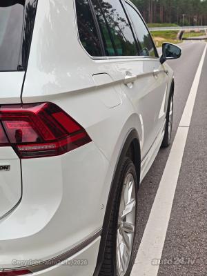 White Volkswagen Tiguan 2018 in Tallinn, with an engine capacity of 2.00 L and mileage of 260 thousand km for 17500 €, photo 9 on AUTOMOTO.COM.LV
