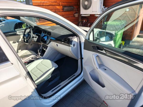 White Volkswagen Tiguan 2018 in Tallinn, with an engine capacity of 2.00 L and mileage of 260 thousand km for 17500 €, photo 10 on AUTOMOTO.COM.LV