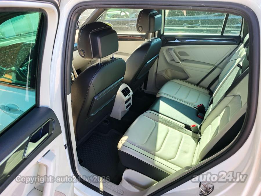 White Volkswagen Tiguan 2018 in Tallinn, with an engine capacity of 2.00 L and mileage of 260 thousand km for 17500 €, photo 15 on AUTOMOTO.COM.LV