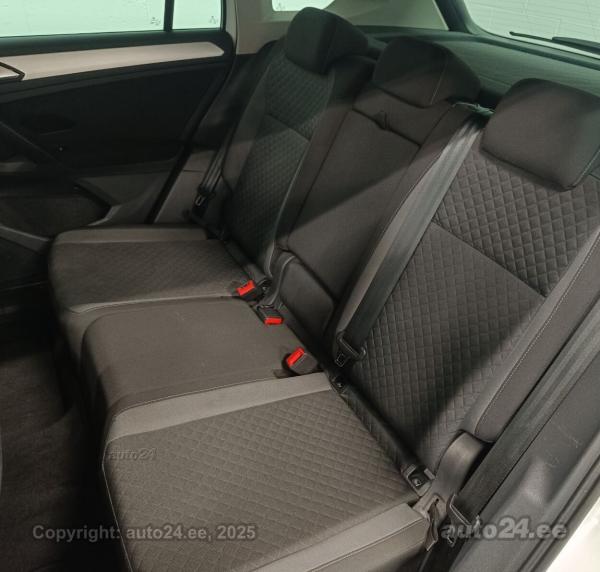 White Volkswagen Tiguan 2019 in Tallinn, with an engine capacity of 2.00 L and mileage of 194 thousand km for 15495 €, photo 11 on AUTOMOTO.COM.LV