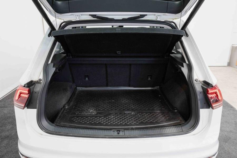 Balts Volkswagen Tiguan 2019 Tallina, ar dzinēja tilpumu 2.00 L un nobraukumu 112 tūkst. km par 22900 €, foto 16 vietnē AUTOMOTO.COM.LV