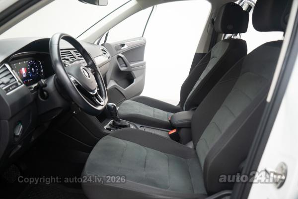 White Volkswagen Tiguan 2019 in Tallinn, with an engine capacity of 2.00 L and mileage of 80 thousand km for 27899 €, photo 8 on AUTOMOTO.COM.LV