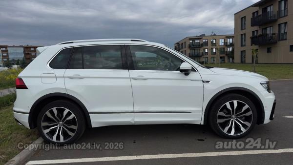 White Volkswagen Tiguan 2020 in Tallinn, with an engine capacity of 2.00 L and mileage of 98 thousand km for 27700 €, photo 5 on AUTOMOTO.COM.LV
