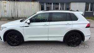 White Volkswagen Tiguan 2020 in Tallinn, with an engine capacity of 1.50 L and mileage of 77 thousand km for 23999 €, photo 3 on AUTOMOTO.COM.LV