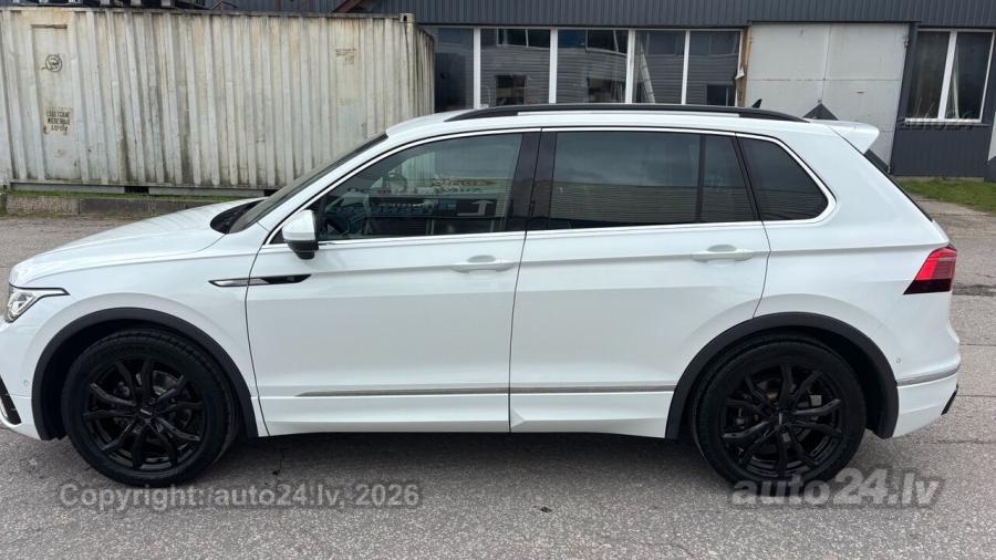 White Volkswagen Tiguan 2020 in Tallinn, with an engine capacity of 1.50 L and mileage of 77 thousand km for 23999 €, photo 3 on AUTOMOTO.COM.LV