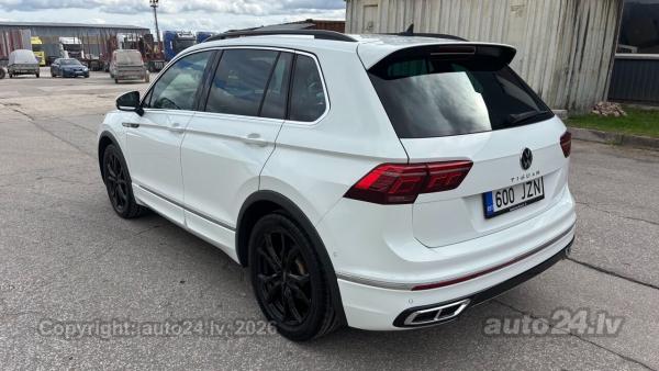 White Volkswagen Tiguan 2020 in Tallinn, with an engine capacity of 1.50 L and mileage of 77 thousand km for 23999 €, photo 4 on AUTOMOTO.COM.LV