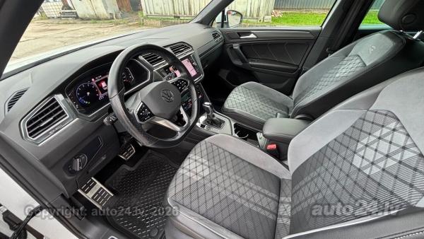 White Volkswagen Tiguan 2020 in Tallinn, with an engine capacity of 1.50 L and mileage of 77 thousand km for 23999 €, photo 6 on AUTOMOTO.COM.LV