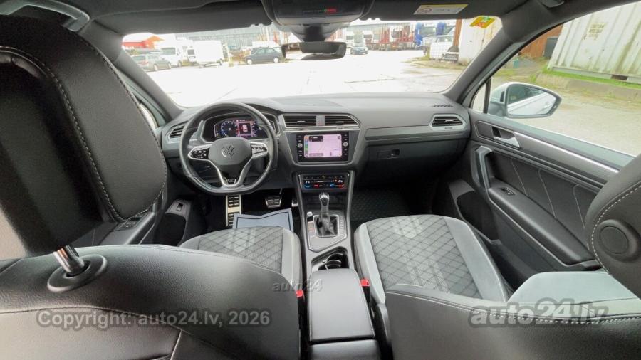 White Volkswagen Tiguan 2020 in Tallinn, with an engine capacity of 1.50 L and mileage of 77 thousand km for 23999 €, photo 9 on AUTOMOTO.COM.LV