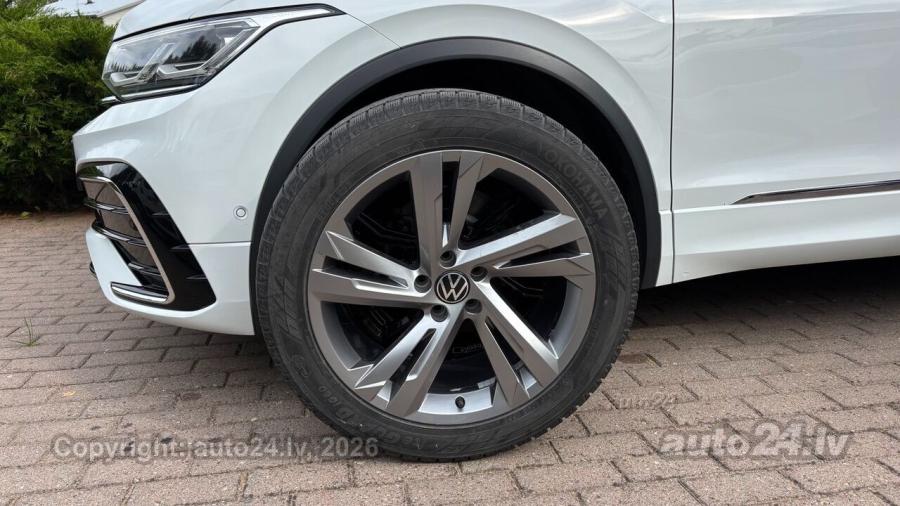 White Volkswagen Tiguan 2020 in Tallinn, with an engine capacity of 1.50 L and mileage of 77 thousand km for 23999 €, photo 11 on AUTOMOTO.COM.LV