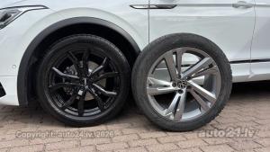 White Volkswagen Tiguan 2020 in Tallinn, with an engine capacity of 1.50 L and mileage of 77 thousand km for 23999 €, photo 12 on AUTOMOTO.COM.LV