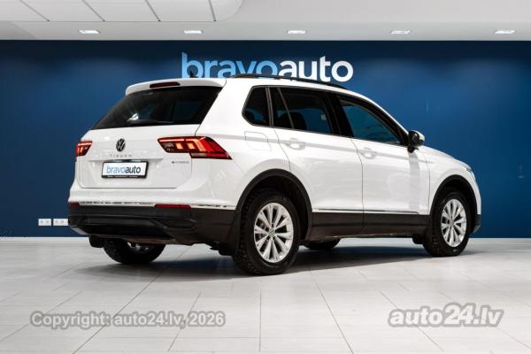White Volkswagen Tiguan 2021 in Tallinn, with an engine capacity of 1.40 L and mileage of 108 thousand km for 24990 €, photo 2 on AUTOMOTO.COM.LV