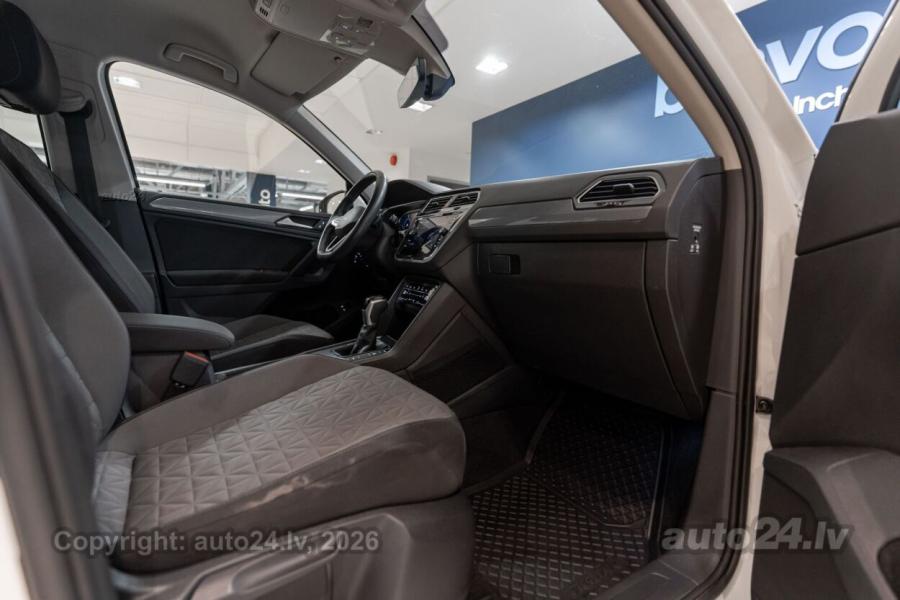 Balts Volkswagen Tiguan 2021 Tallina, ar dzinēja tilpumu 1.40 L un nobraukumu 108 tūkst. km par 24990 €, foto 16 vietnē AUTOMOTO.COM.LV
