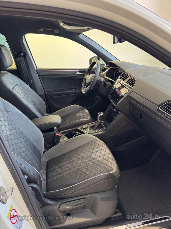 White Volkswagen Tiguan 2022 in Viljandi, with an engine capacity of 2.00 L and mileage of 72 thousand km for 32990 €, photo 11 on AUTOMOTO.COM.LV