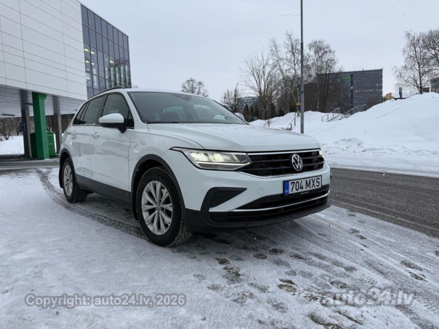 White Volkswagen Tiguan 2022 in Tallinn, with an engine capacity of 1.50 L and mileage of 48 thousand km for 22900 €, photo 1 on AUTOMOTO.COM.LV