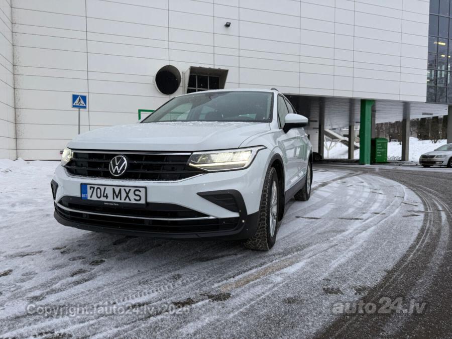 White Volkswagen Tiguan 2022 in Tallinn, with an engine capacity of 1.50 L and mileage of 48 thousand km for 22900 €, photo 2 on AUTOMOTO.COM.LV
