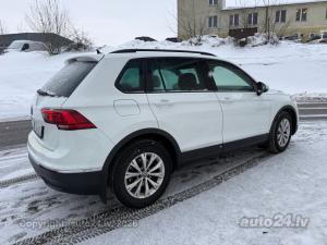 White Volkswagen Tiguan 2022 in Tallinn, with an engine capacity of 1.50 L and mileage of 48 thousand km for 22900 €, photo 3 on AUTOMOTO.COM.LV