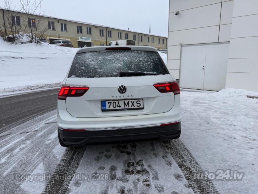 White Volkswagen Tiguan 2022 in Tallinn, with an engine capacity of 1.50 L and mileage of 48 thousand km for 22900 €, photo 5 on AUTOMOTO.COM.LV