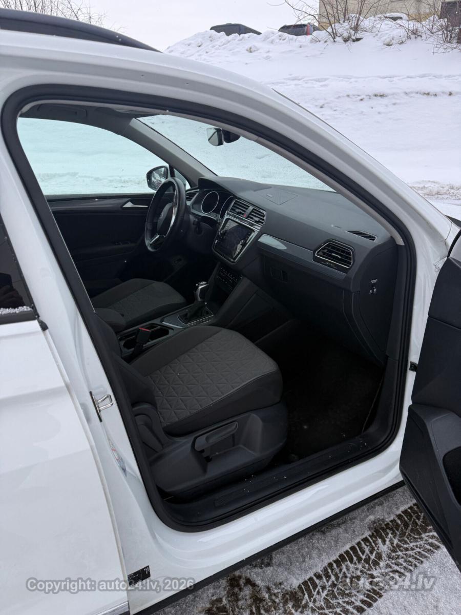 White Volkswagen Tiguan 2022 in Tallinn, with an engine capacity of 1.50 L and mileage of 48 thousand km for 22900 €, photo 9 on AUTOMOTO.COM.LV