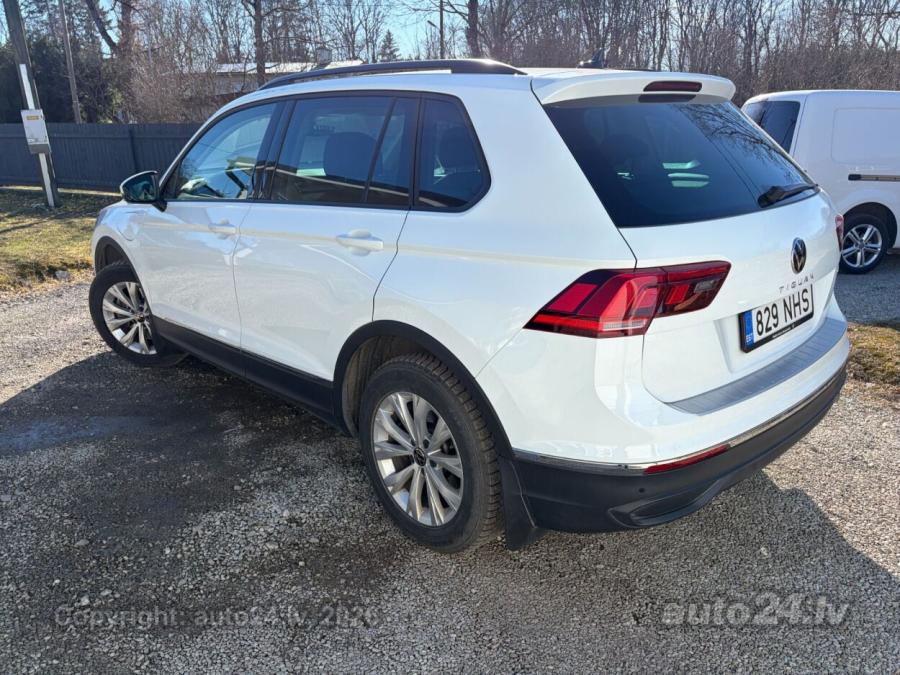 White Volkswagen Tiguan 2022 in Tallinn, with an engine capacity of 1.40 L and mileage of 64 thousand km for 27900 €, photo 2 on AUTOMOTO.COM.LV