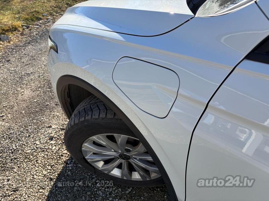 White Volkswagen Tiguan 2022 in Tallinn, with an engine capacity of 1.40 L and mileage of 64 thousand km for 27900 €, photo 7 on AUTOMOTO.COM.LV