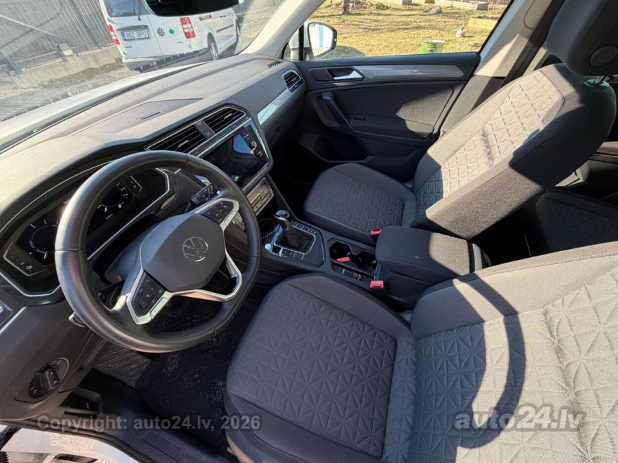 White Volkswagen Tiguan 2022 in Tallinn, with an engine capacity of 1.40 L and mileage of 64 thousand km for 27900 €, photo 12 on AUTOMOTO.COM.LV