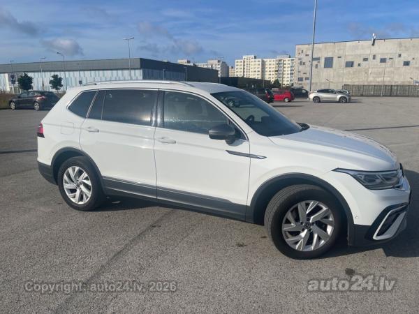 White Volkswagen Tiguan 2022 in Tallinn, with an engine capacity of 2.00 L and mileage of 62 thousand km for 34999 €, photo 2 on AUTOMOTO.COM.LV
