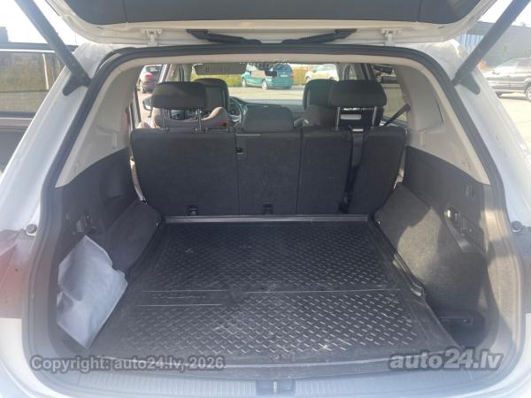White Volkswagen Tiguan 2022 in Tallinn, with an engine capacity of 2.00 L and mileage of 62 thousand km for 34999 €, photo 8 on AUTOMOTO.COM.LV