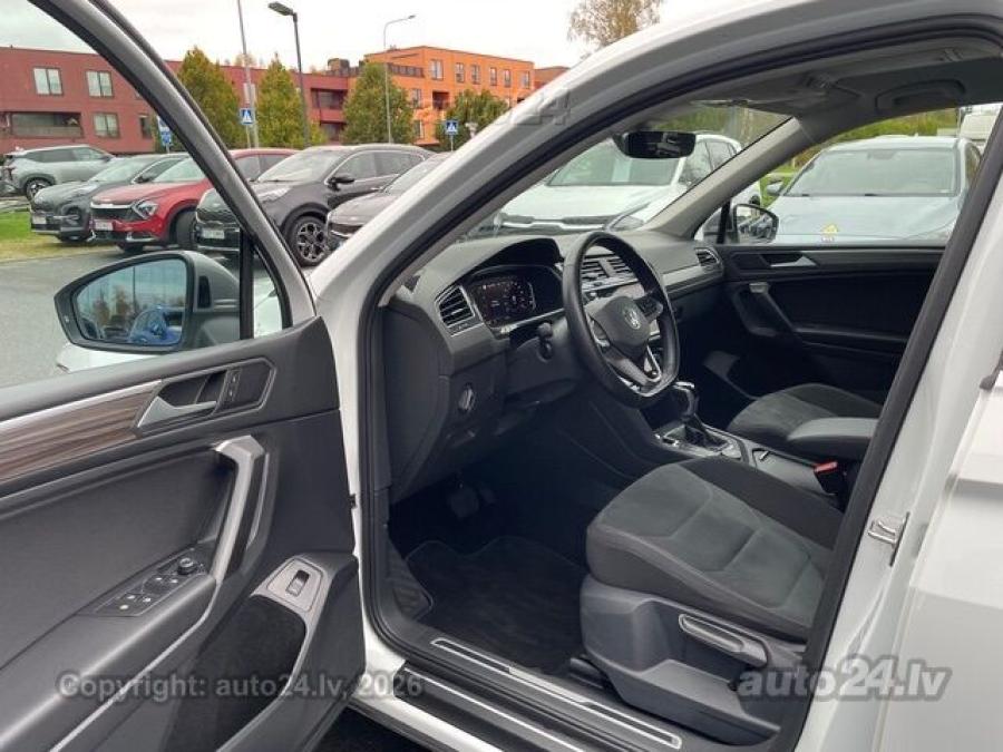 Balts Volkswagen Tiguan 2022 Tallina, ar dzinēja tilpumu 2.00 L un nobraukumu 68 tūkst. km par 28900 €, foto 9 vietnē AUTOMOTO.COM.LV