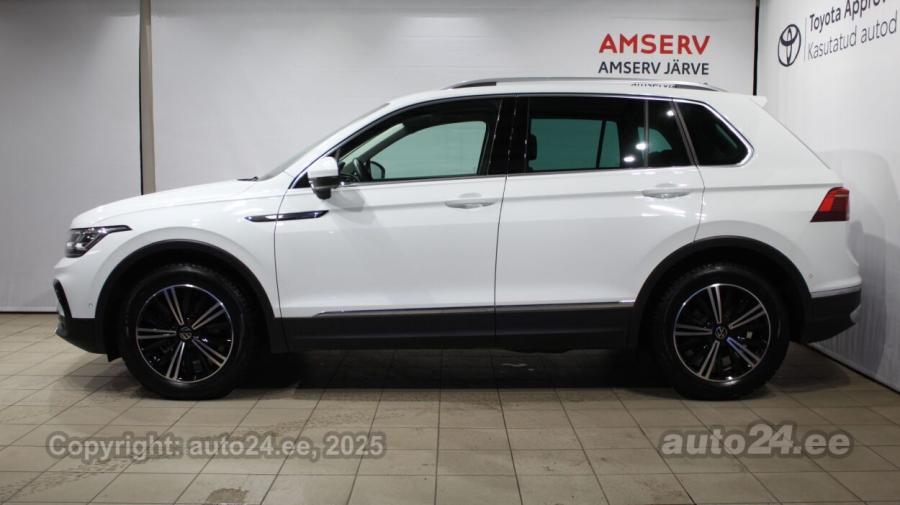 Balts Volkswagen Tiguan 2023 Tallina, ar dzinēja tilpumu 1.50 L un nobraukumu 18 tūkst. km par 28990 €, foto 3 vietnē AUTOMOTO.COM.LV