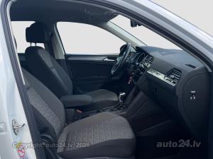 White Volkswagen Tiguan 2023 in Parnu, with an engine capacity of 1.50 L and mileage of 106 thousand km for 23900 €, photo 6 on AUTOMOTO.COM.LV