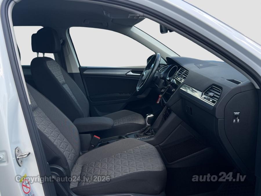 White Volkswagen Tiguan 2023 in Parnu, with an engine capacity of 1.50 L and mileage of 106 thousand km for 23900 €, photo 6 on AUTOMOTO.COM.LV