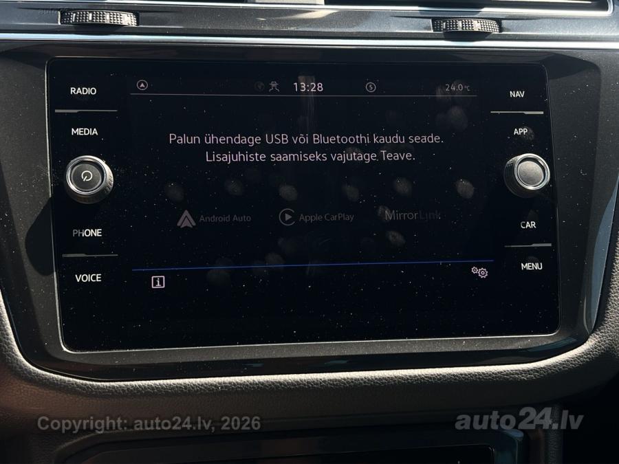 White Volkswagen Tiguan 2023 in Parnu, with an engine capacity of 1.50 L and mileage of 106 thousand km for 23900 €, photo 10 on AUTOMOTO.COM.LV