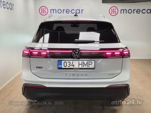 Balts Volkswagen Tiguan 2024 Tallina, ar dzinēja tilpumu 1.50 L un nobraukumu 19 tūkst. km par 30900 €, foto 6 vietnē AUTOMOTO.COM.LV