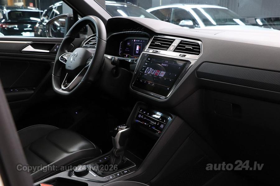 White Volkswagen Tiguan 2024 in Tallinn, with an engine capacity of 2.00 L and mileage of 57 thousand km for 35995 €, photo 15 on AUTOMOTO.COM.LV