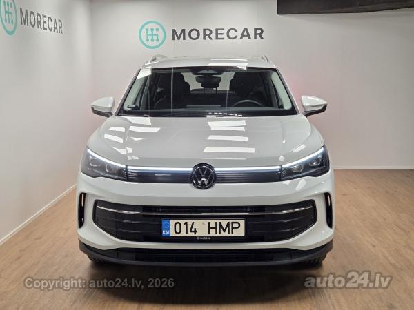 Volkswagen Tiguan 2024 in Tallinn on AUTOMOTO.COM.LV White Volkswagen Tiguan 2024 in Tallinn, with an engine capacity of 1.50 L and mileage of 40 thousand km for 30900 €, photo 3 on AUTOMOTO.COM.LV